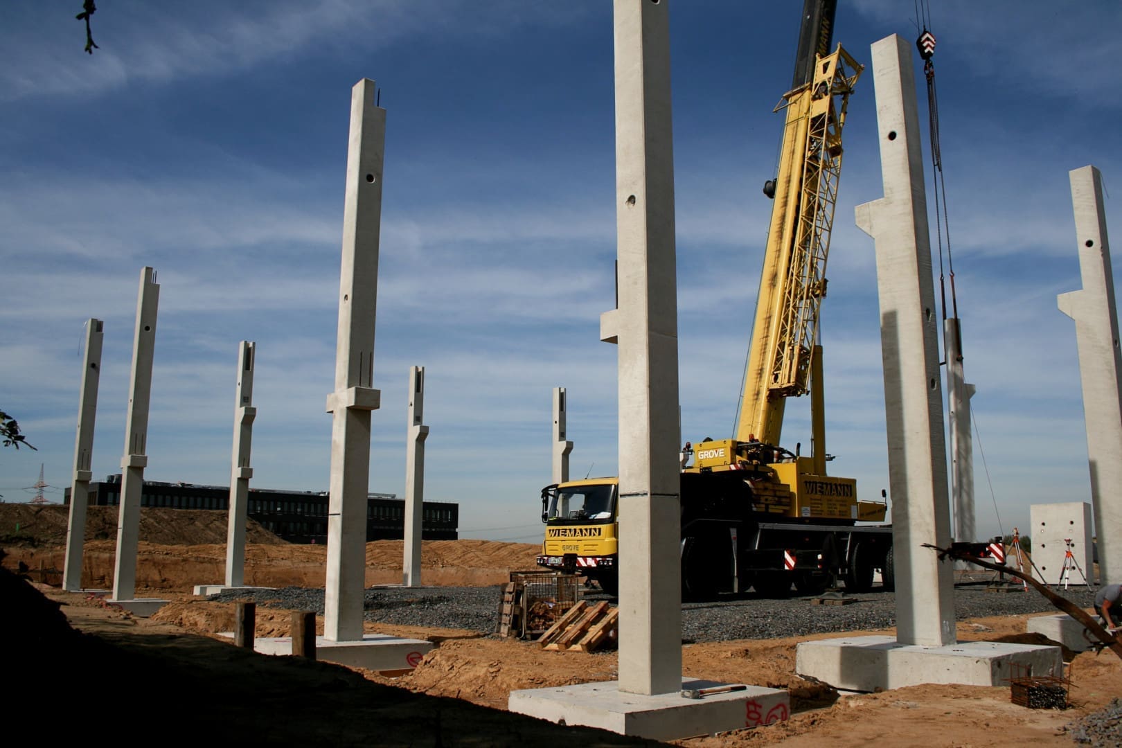 Die ersten Pfeiler stehen - www.roteg.de